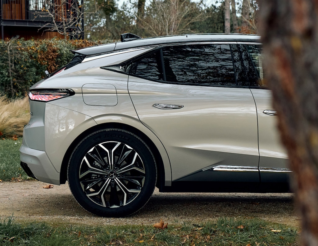 DS 4: Plug-in hybrid hatchback | DS Automobiles