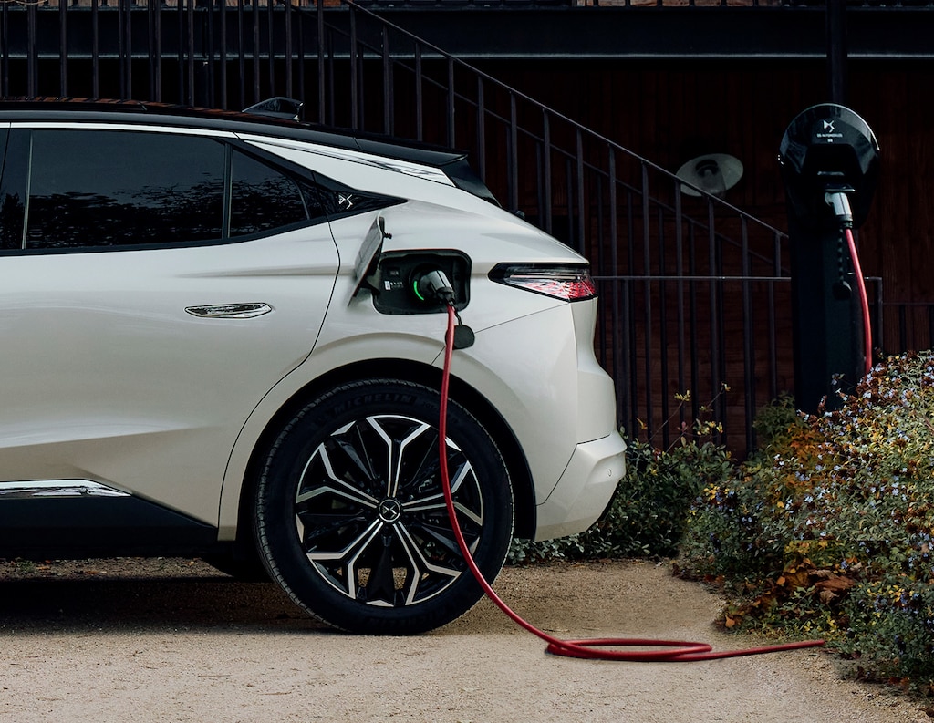 DS 4: Plug-in hybrid hatchback | DS Automobiles