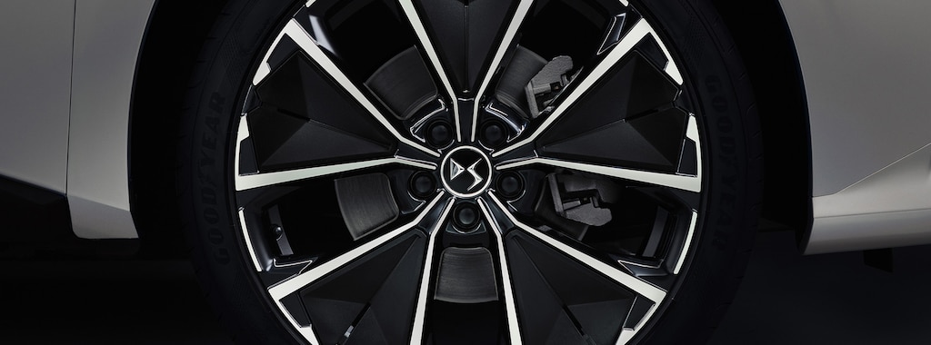 DS 4: Plug-in hybrid hatchback | DS Automobiles