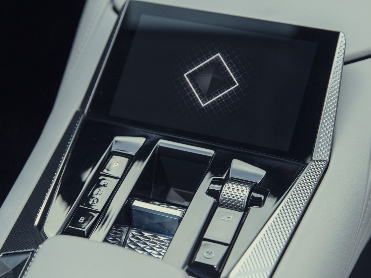 DS 4: Plug-in hybrid hatchback | DS Automobiles