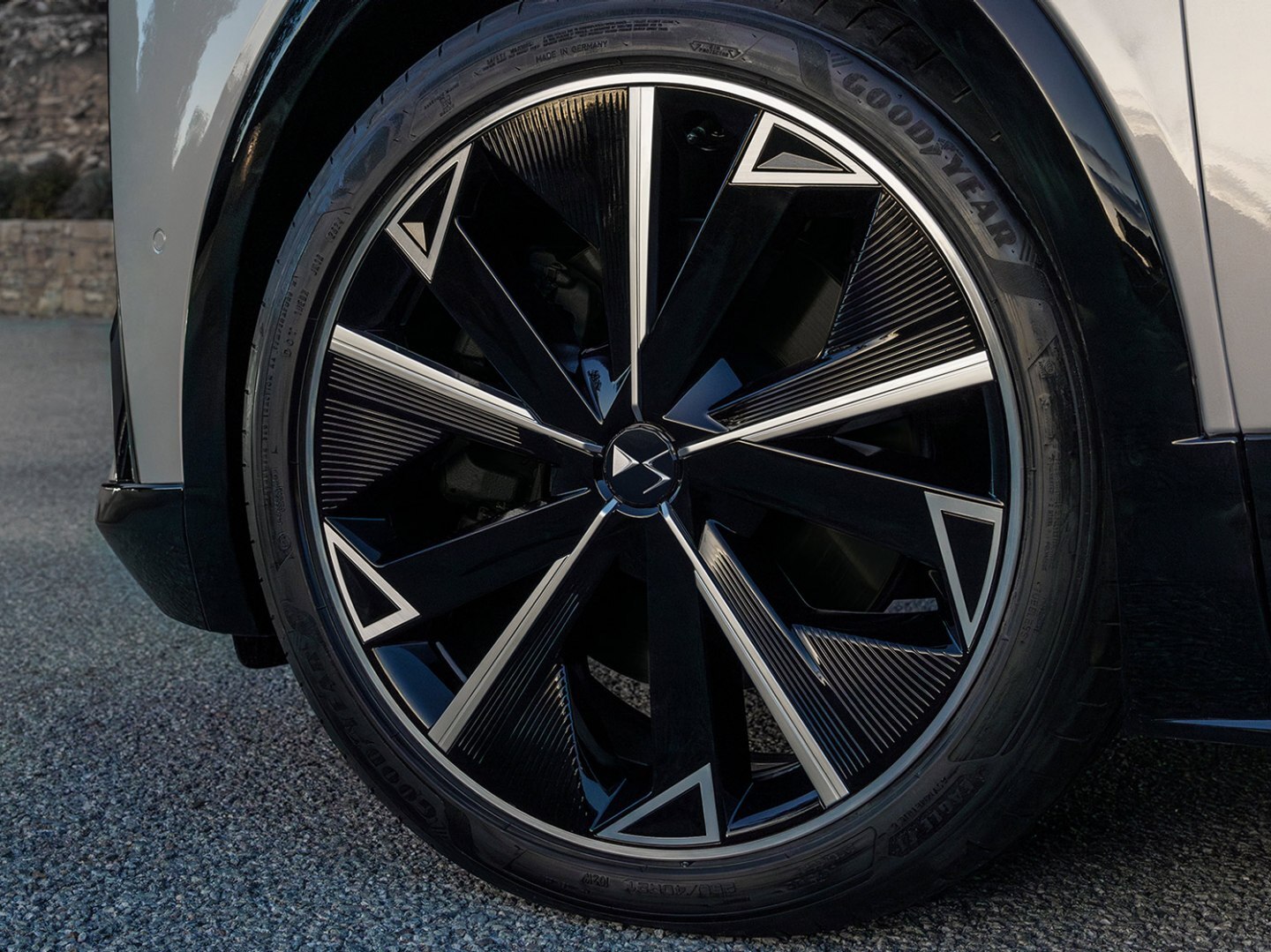 DS N°8 | SUV Ηλεκτρικό | DS Automobiles GR